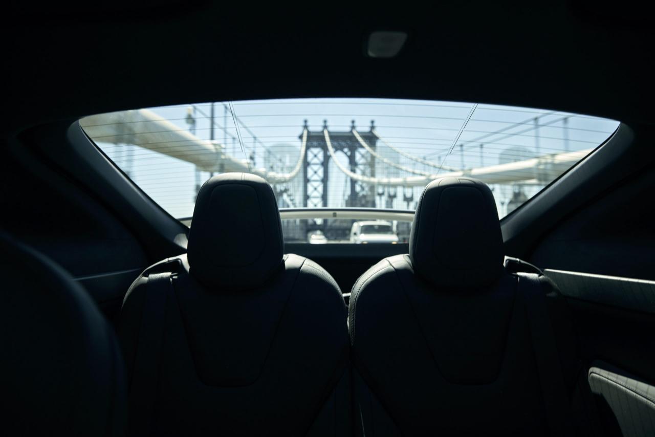 Rory Reid met de Tesla Model X in New York - TopGear