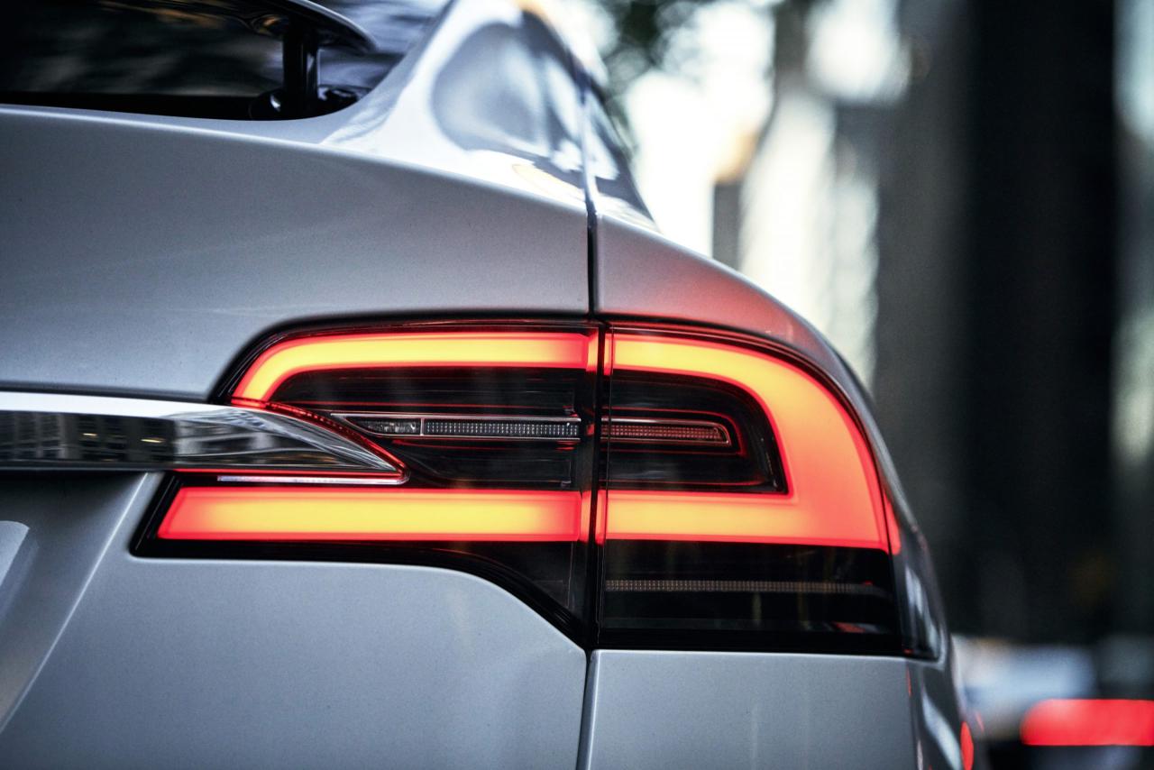 Rory Reid met de Tesla Model X in New York - TopGear