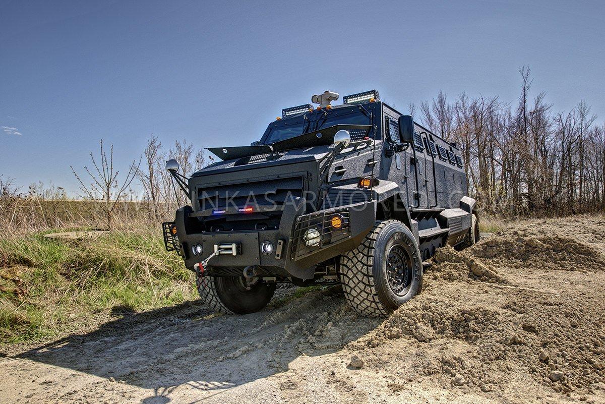 Inkas Huron APC is de ultieme partylimousine voor Amsterdam-Zuidoost