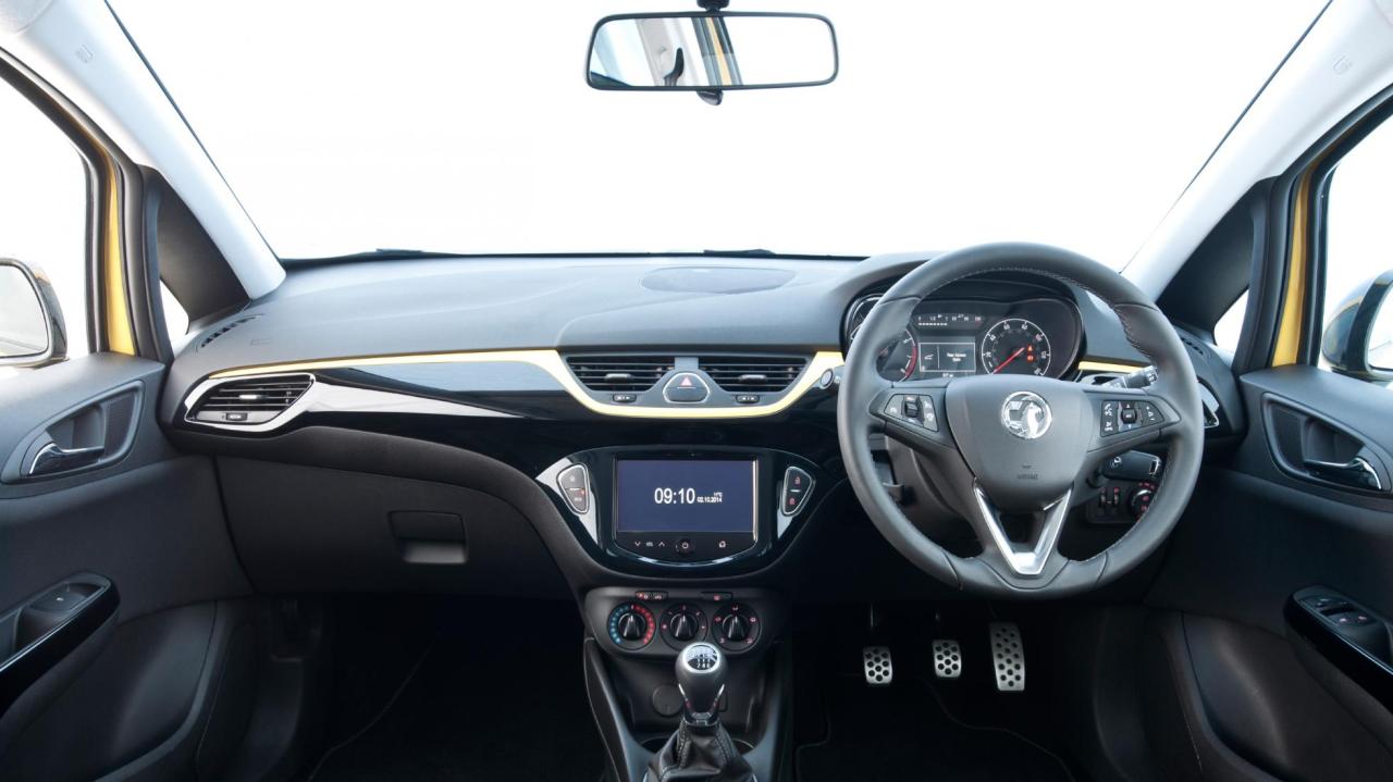 Maddox Yellow: Opel zet slooptuig in Bibury op zijn plek - TopGear