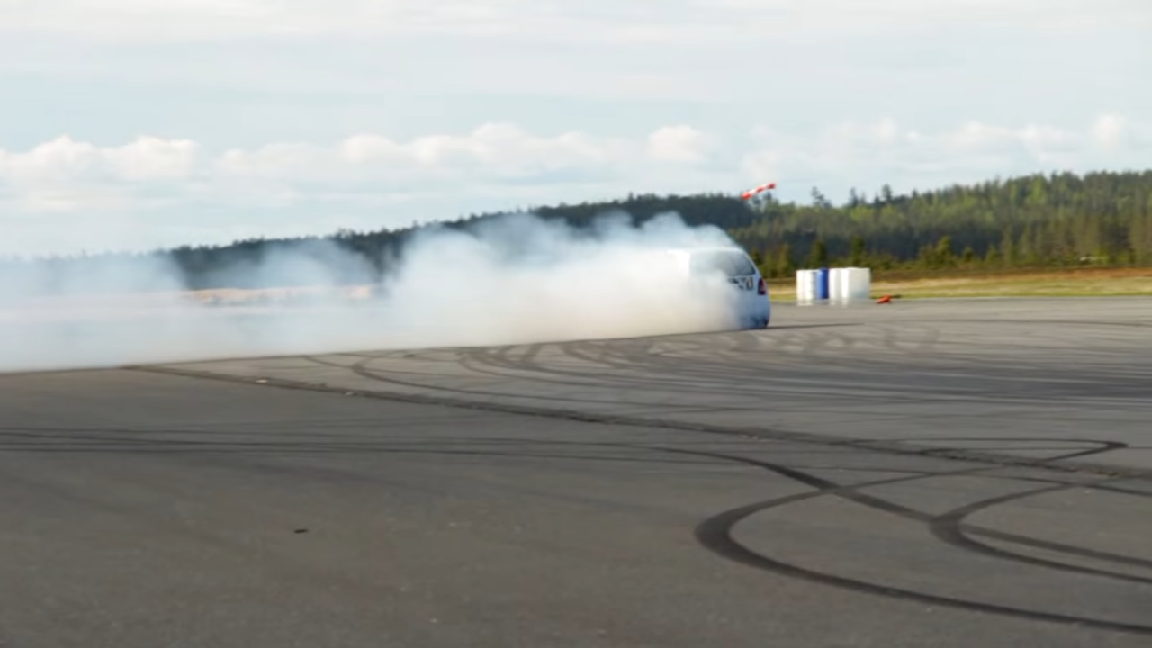 Opel Corsa 4x4 met Calibra-aandrijflijn drift met 500 pk - TopGear