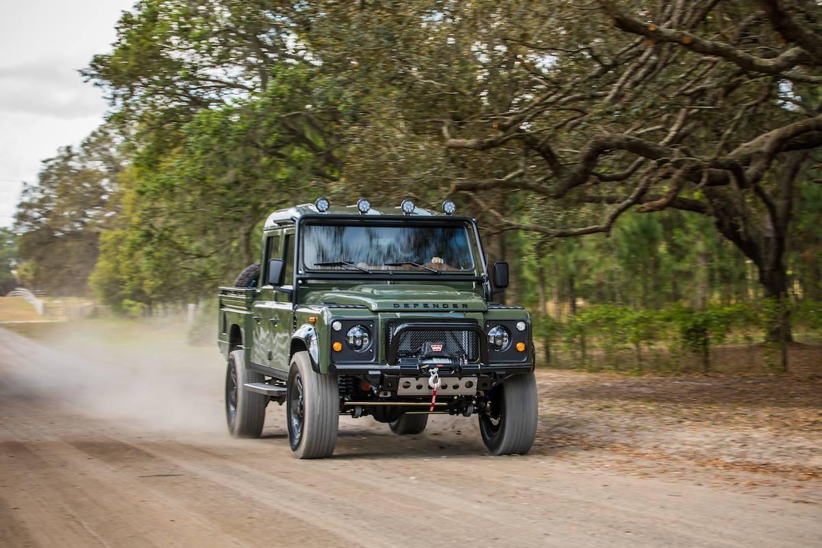 Land Rover Defender met Corvette-V8 - TopGear Nederland