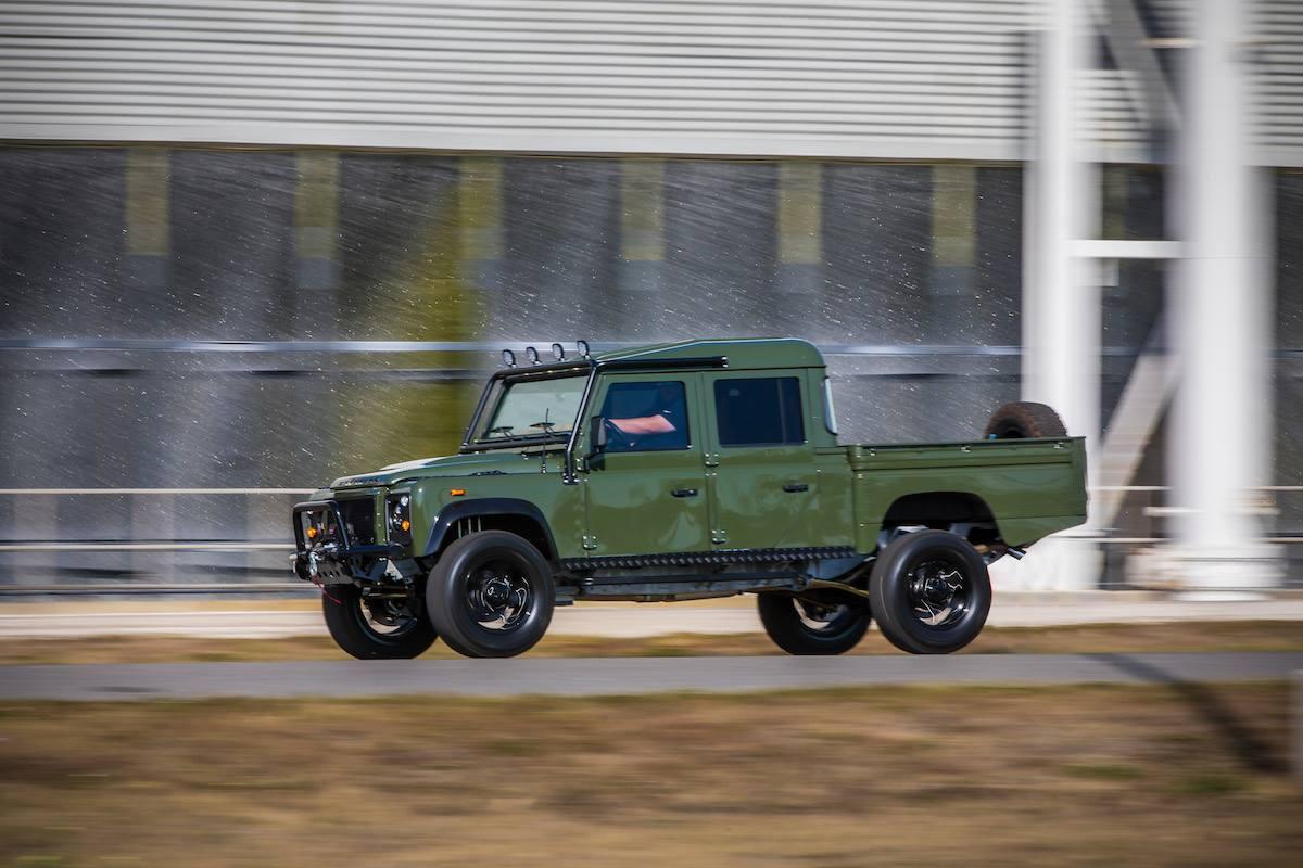 Land Rover Defender met Corvette-V8 - TopGear Nederland