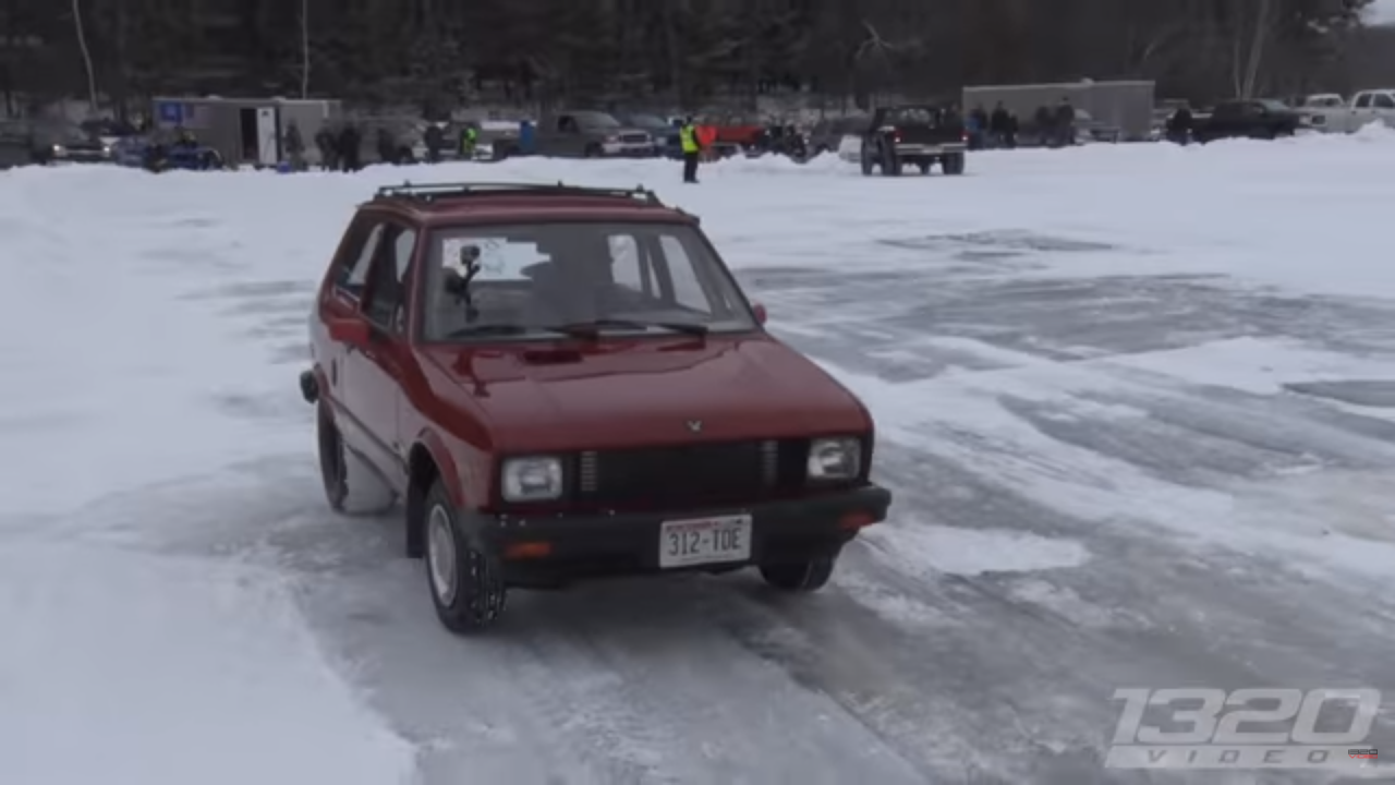 Yugo met V8-motor dragracet op ijs - TopGear Nederland