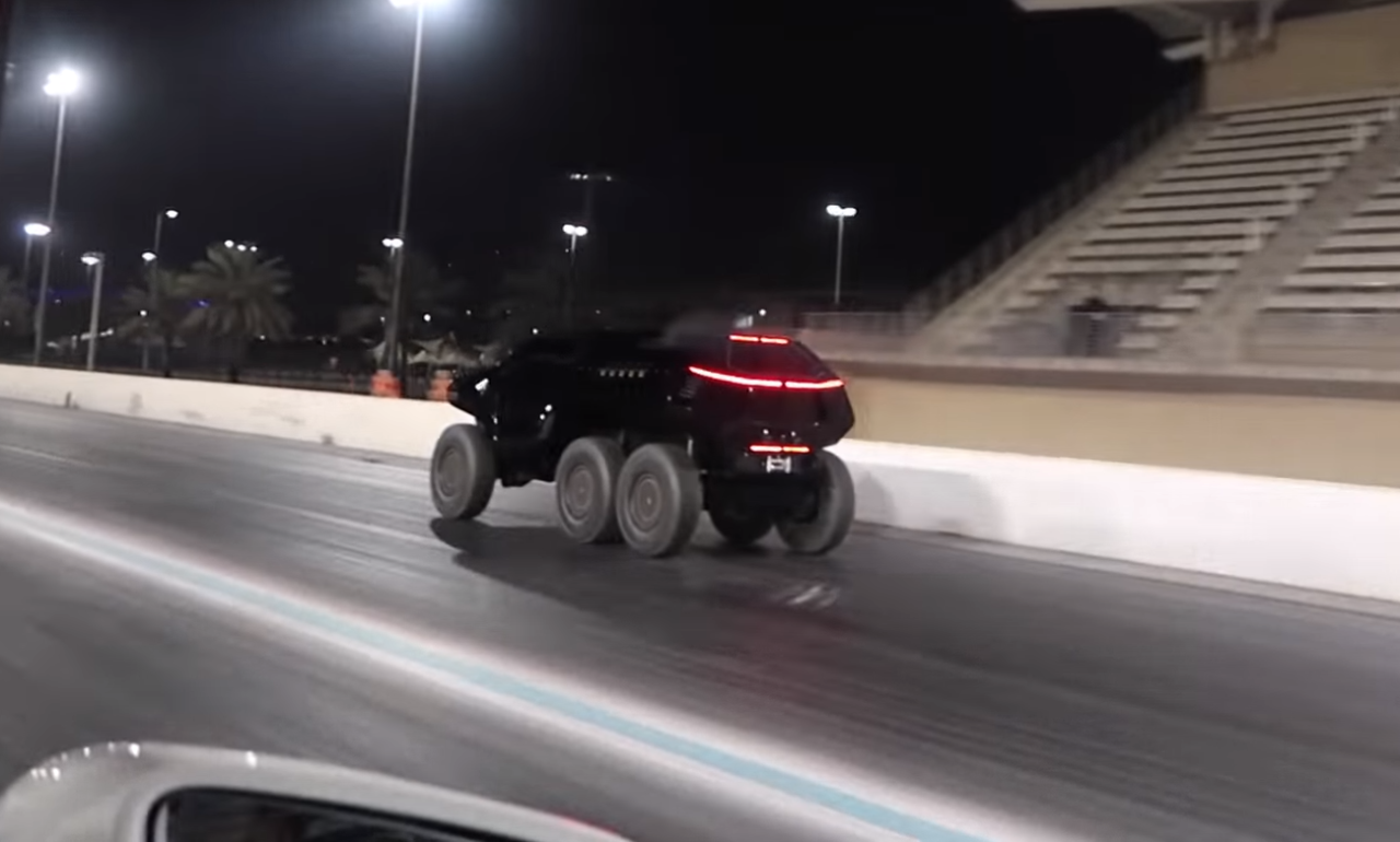 Devel Sixty sloopt alles op de dragstrip - TopGear Nederland