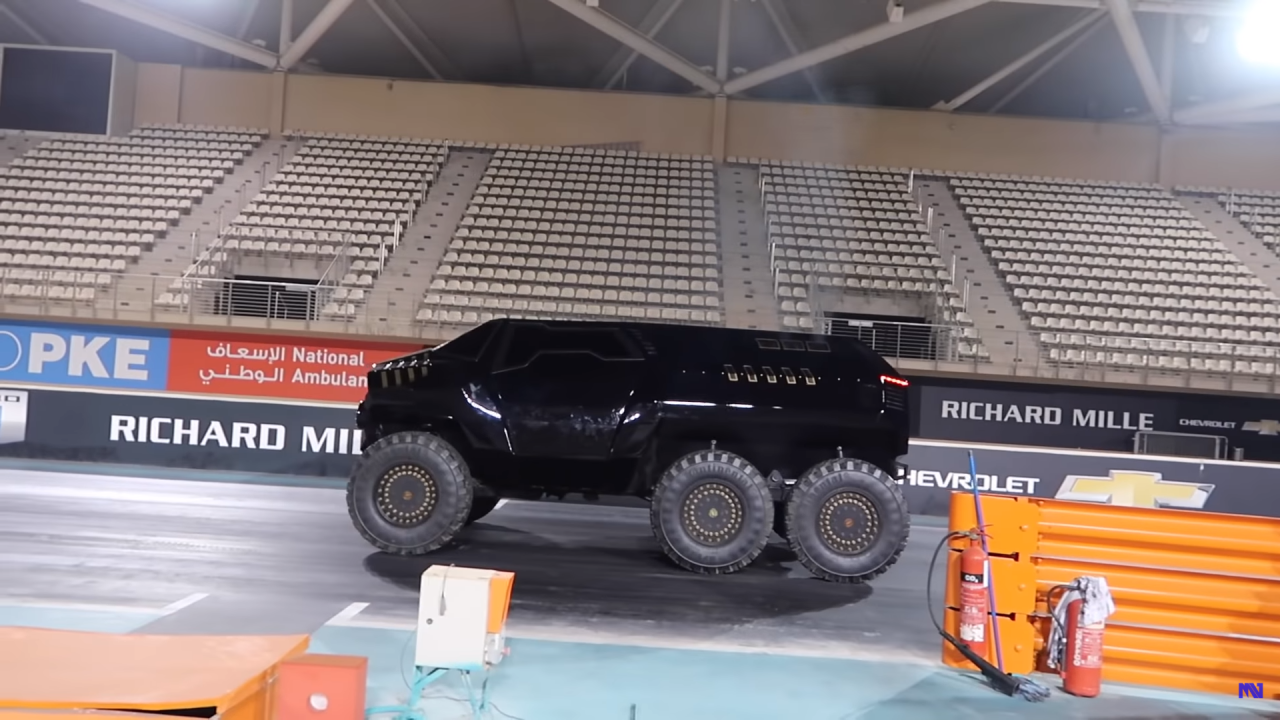 Devel Sixty sloopt alles op de dragstrip - TopGear Nederland