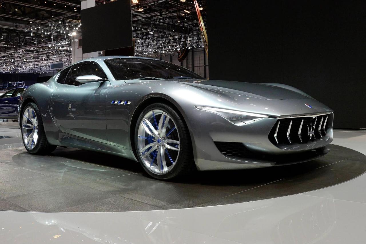 Maserati Alfieri sprint sneller dan een Tesla Roadster - TopGear Nederland