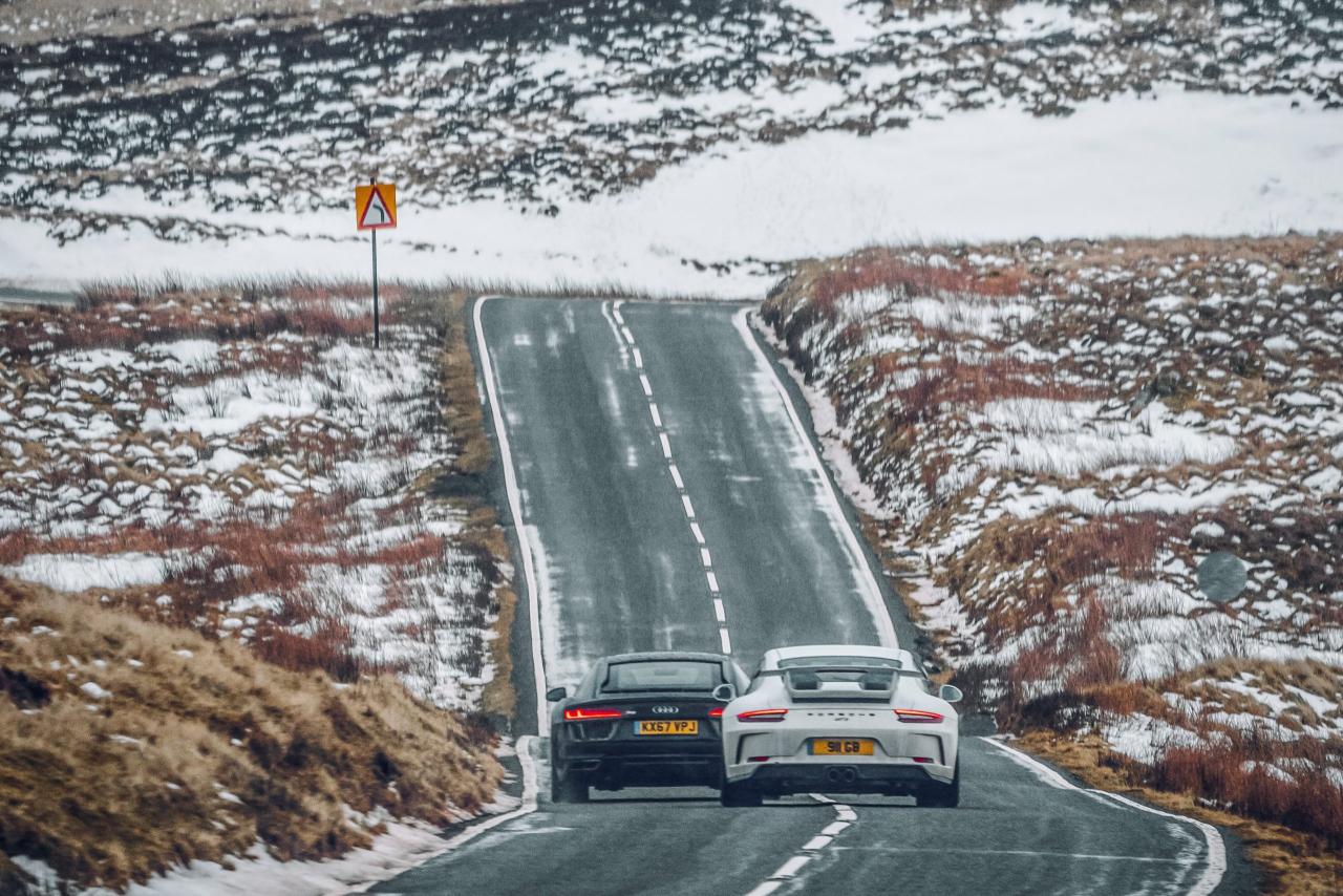 Audi R8 RWS vs. Porsche 911 GT3 - TopGear Nederland