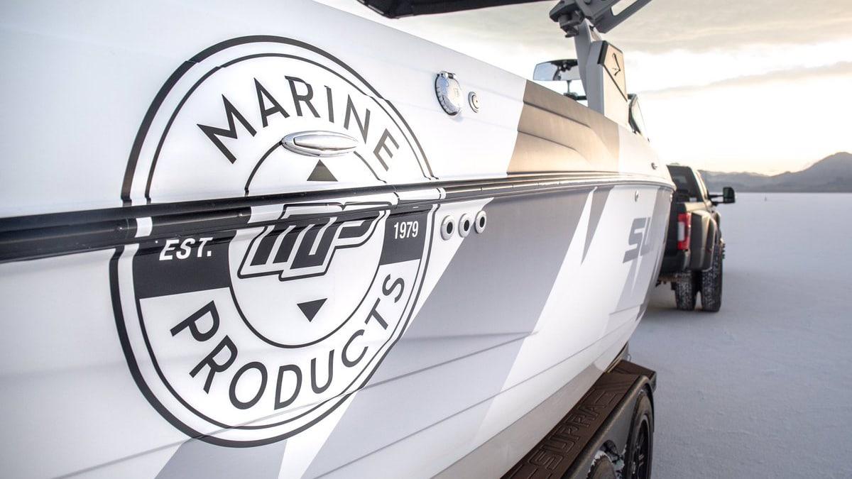 Ken Block legt Raptor-V8 in een boot - TopGear Nederland