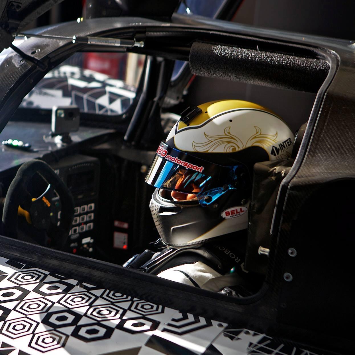 De Roborace DevBot 2.0 slokt mensen op - TopGear Nederland