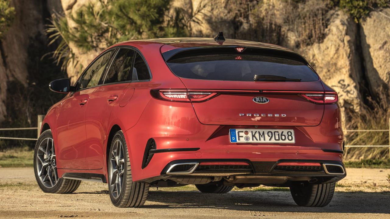 Kia ProCeed 1.4 T-GDi DCT-7 GT-PlusLine - rijtest en specs - TopGear