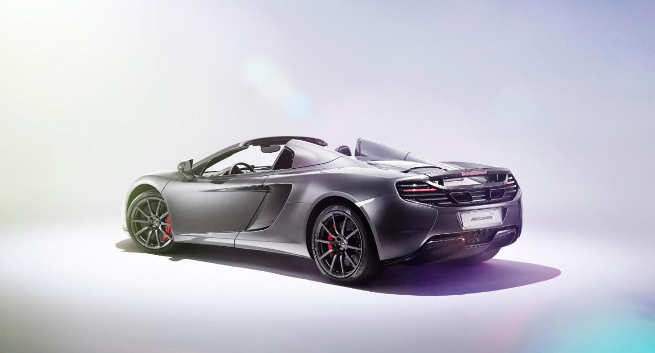 McLaren 625C plant neus in parkeergarage - TopGear Nederland