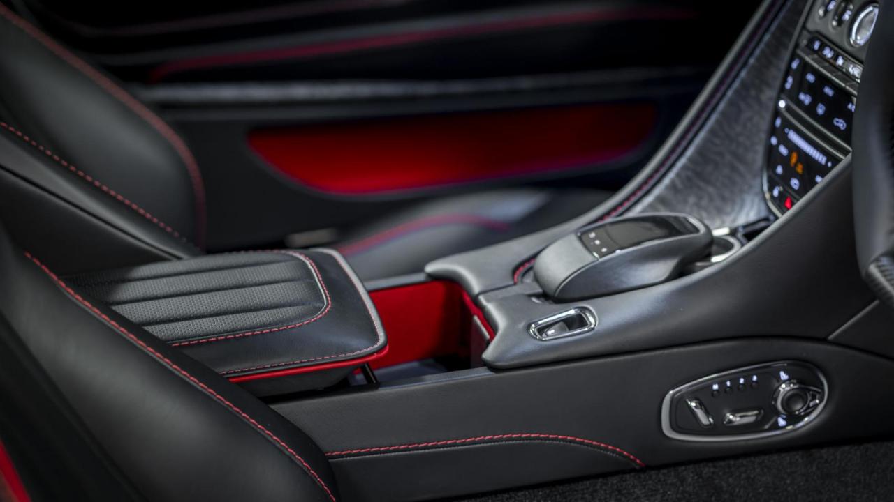 Aston Martin DBS OHMSS Edition is een 007-auto - TopGear Nederland