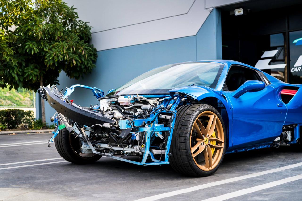 Gecrashte Ferrari perfect opgelapt in timelapse - TopGear Nederland