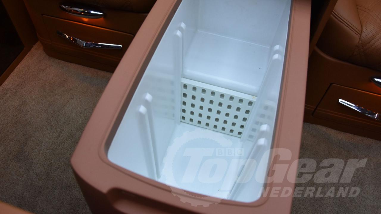 De Mercedes V-klasse van Rapper Boef - TopGear Nederland