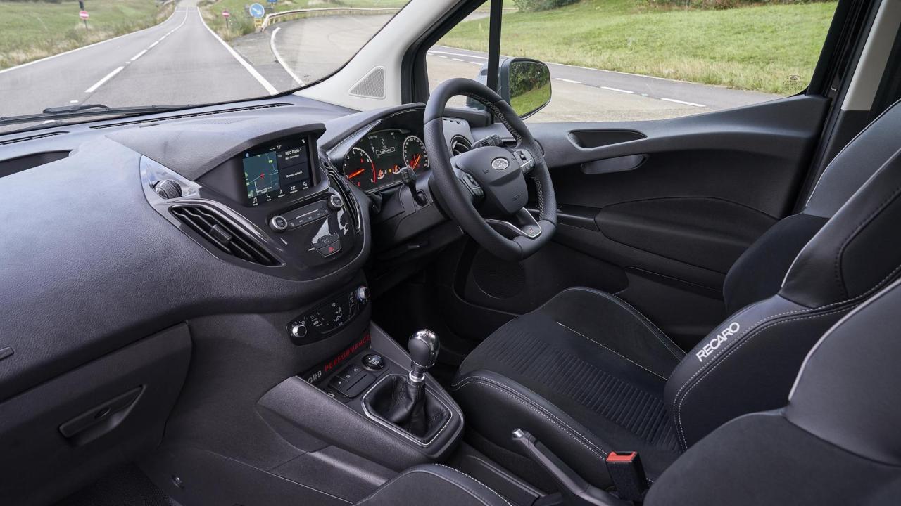 Ford Transit Courier ST is een besnelbus - TopGear Nederland