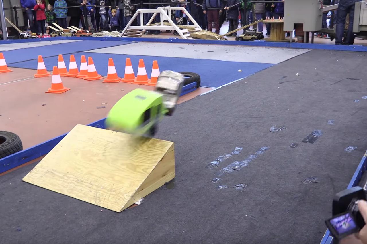 Caravan Demolition Derby met RC-auto’s - TopGear Nederland