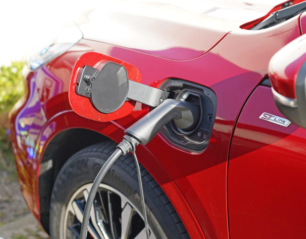 Ford Kuga 2.5 Plug-in Hybrid ST-Line X: test en specificaties - TopGear