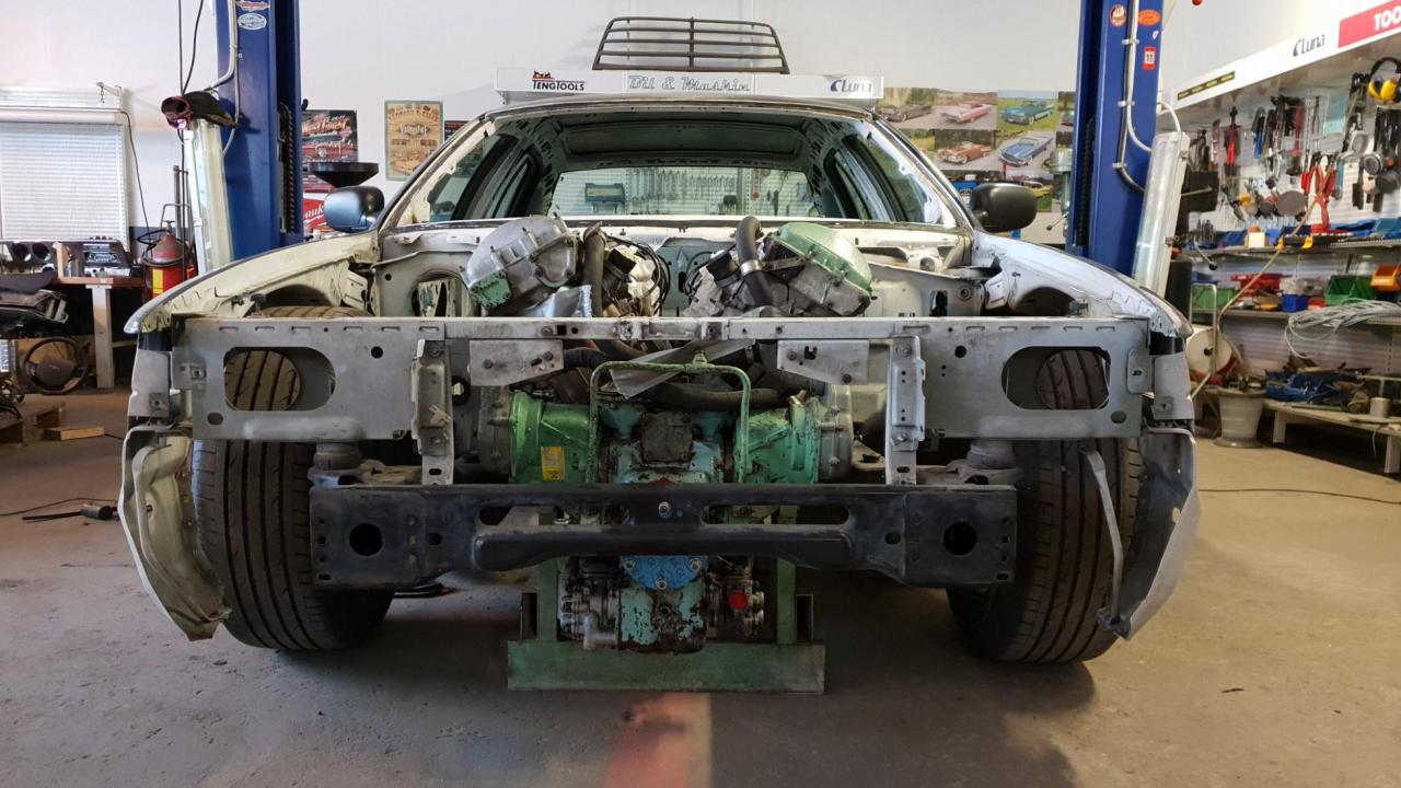 27-liter Rolls-Royce Meteor past in een Ford Crown Victoria - TopGear