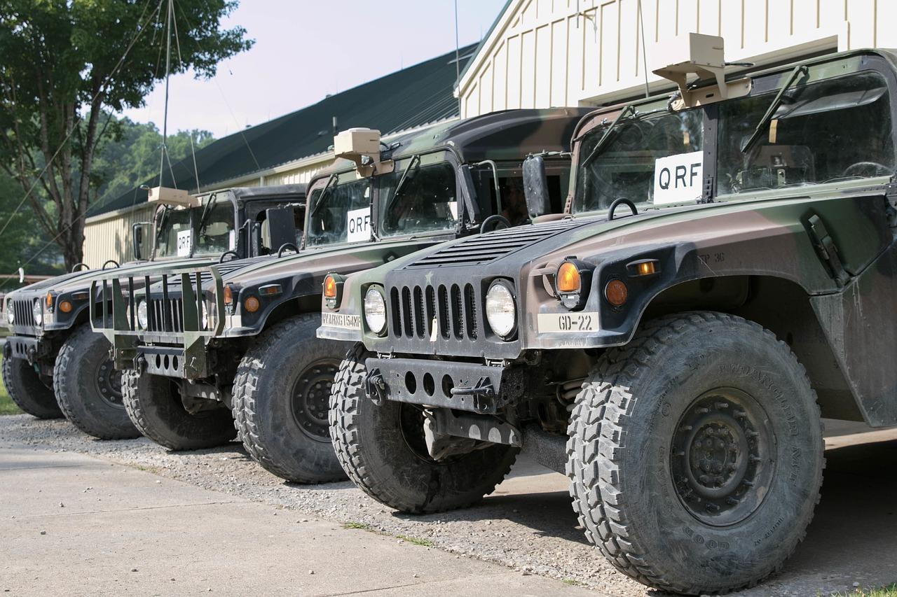 Ruim honderd oude leger-Humvees in de veiling - TopGear Nederland