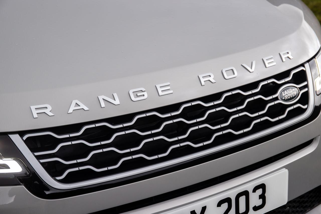 Land Rover Range Rover Evoque P300e (2021) test en specs - TopGear