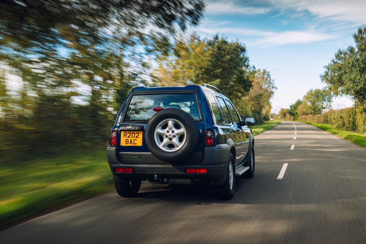Retro Land Rover Discovery Sport vs Land Rover Freelander - TopGear