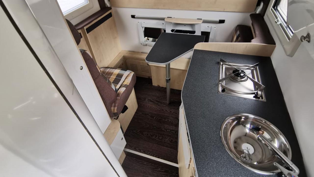 Lada Niva Camper kost een prikkie - TopGear Nederland