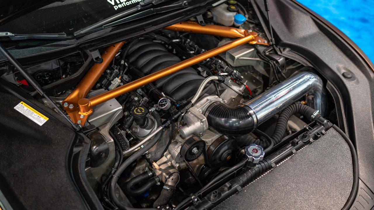 Nieuwszender laat precies enige V8-Tesla ter wereld zien in item over EV's