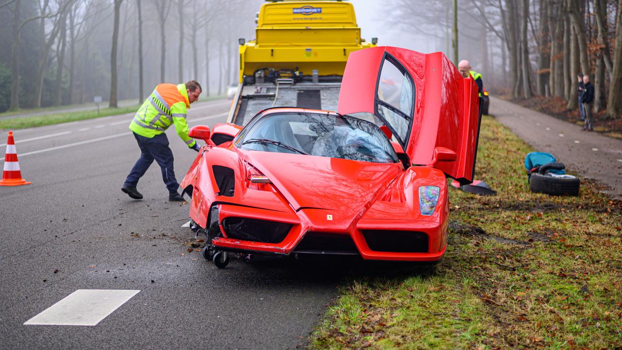 Ferrari Enzo van 2+ miljoen euro crasht in Nederland - TopGear