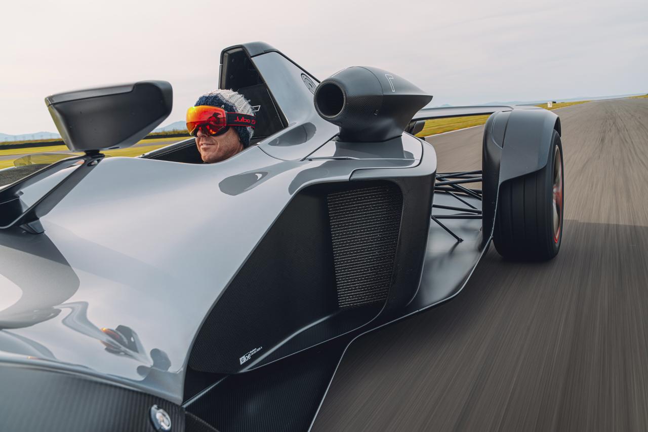 BAC Mono R of BMW M 1000 RR: Welke moet je hebben?