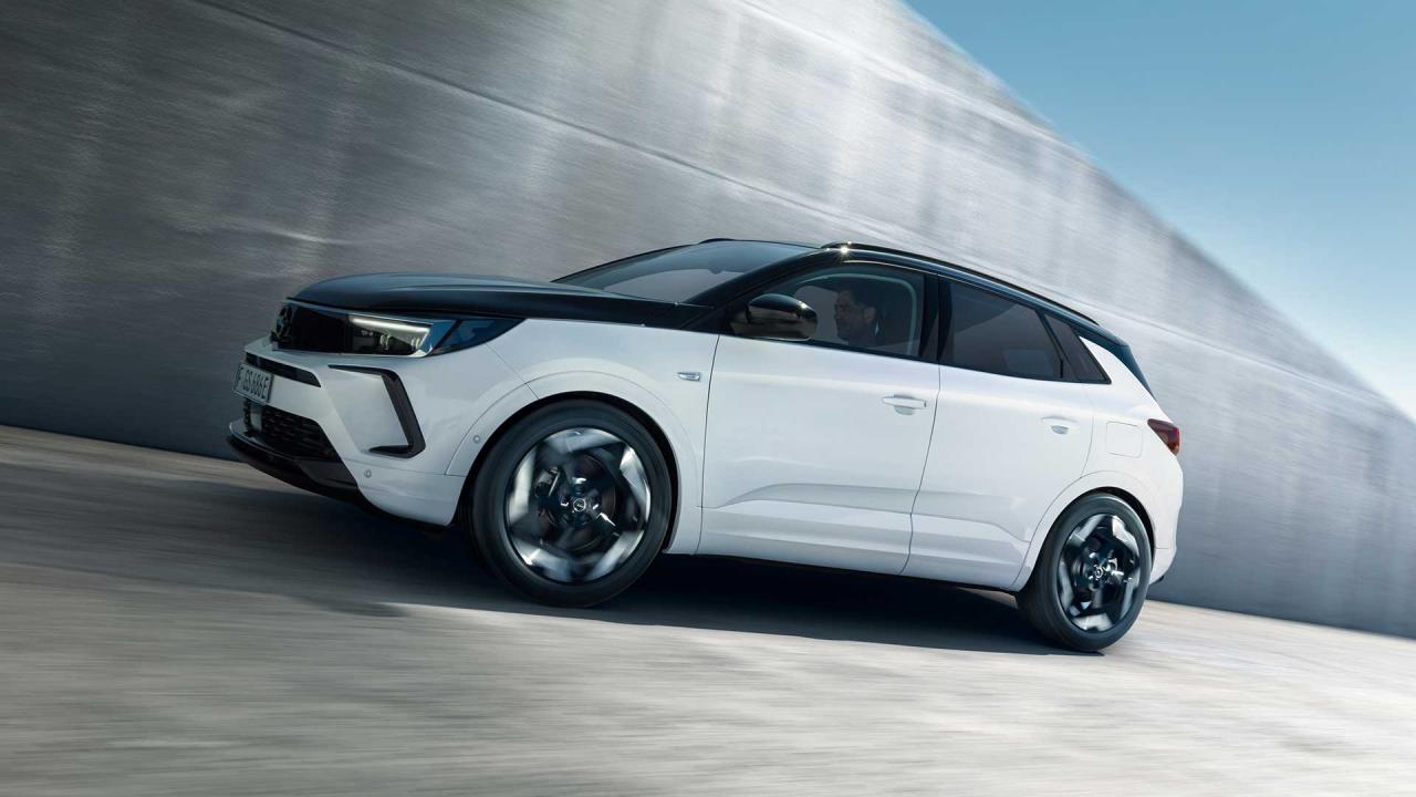 De Opel Grandland GSE met 300 pk komt ons ergens heel bekend voor