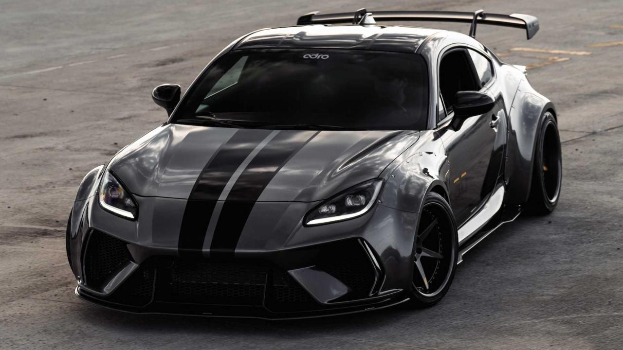 De widebodykit op deze Toyota GR86 weegt maar liefst 110 kilo