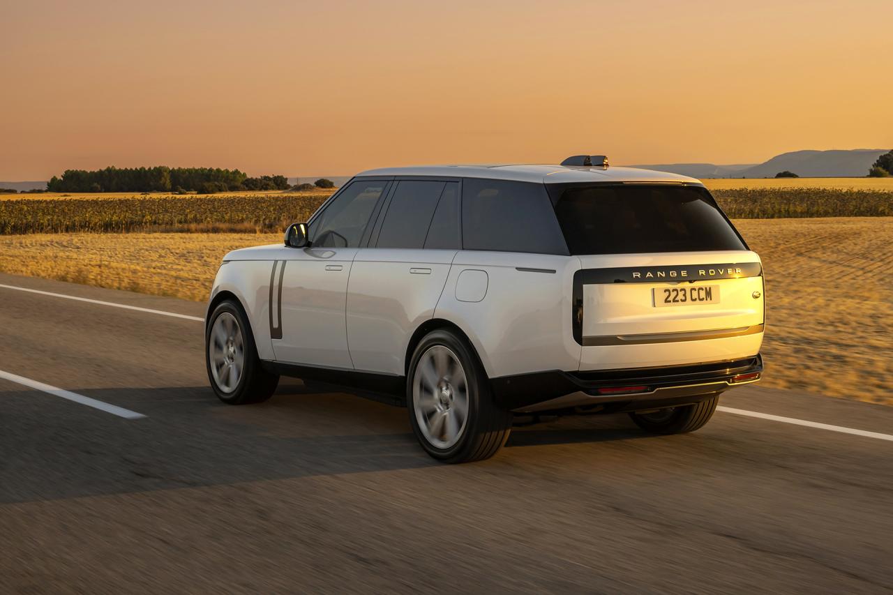 Land Rover Range Rover P440e AWD PHEV HSE review (2023)