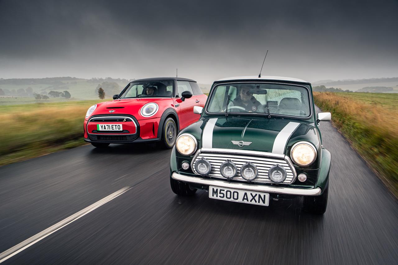 Welke Mini is leuker om te rijden: de Electric of de oude Cooper?
