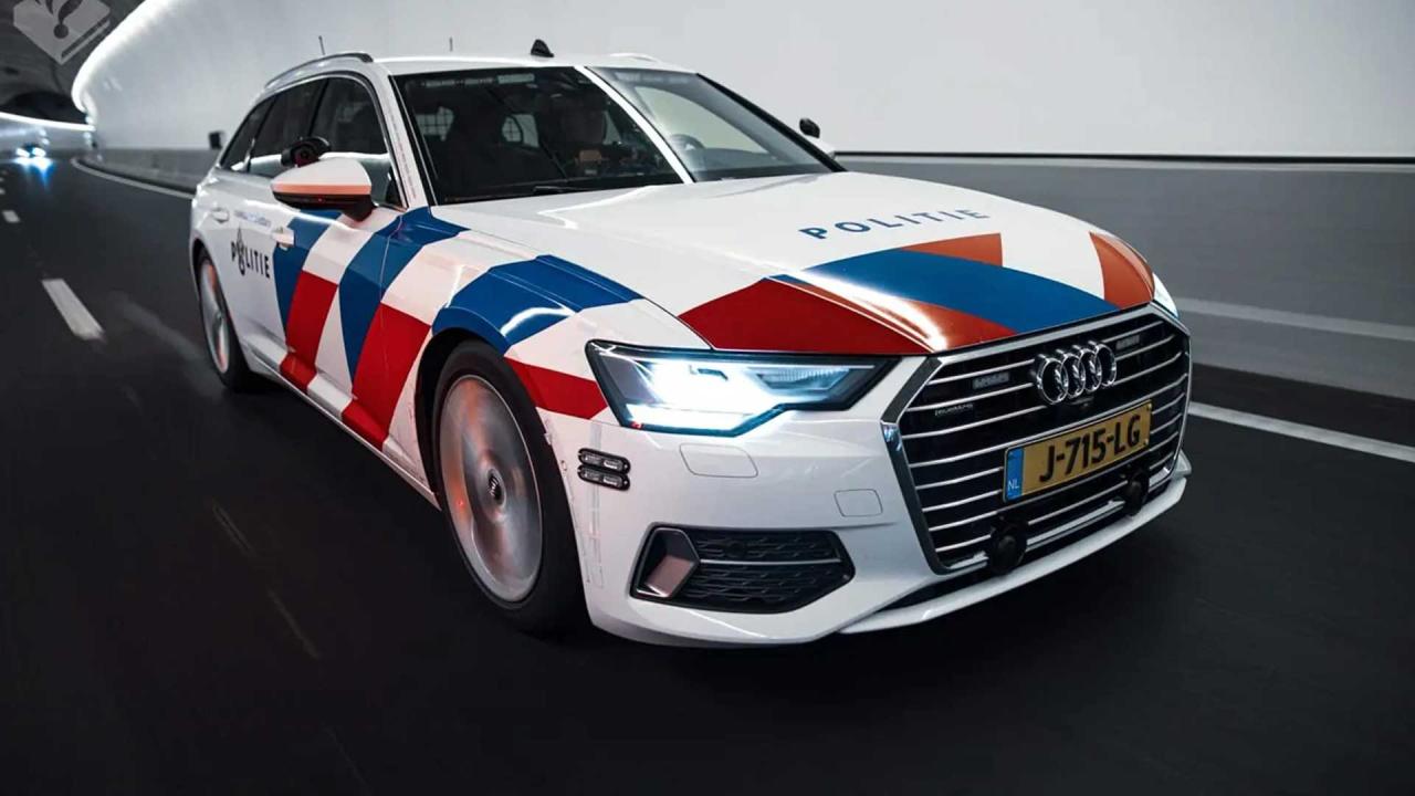 Zoveel langzamer zijn de nieuwe politieauto's van Nederland - TopGear