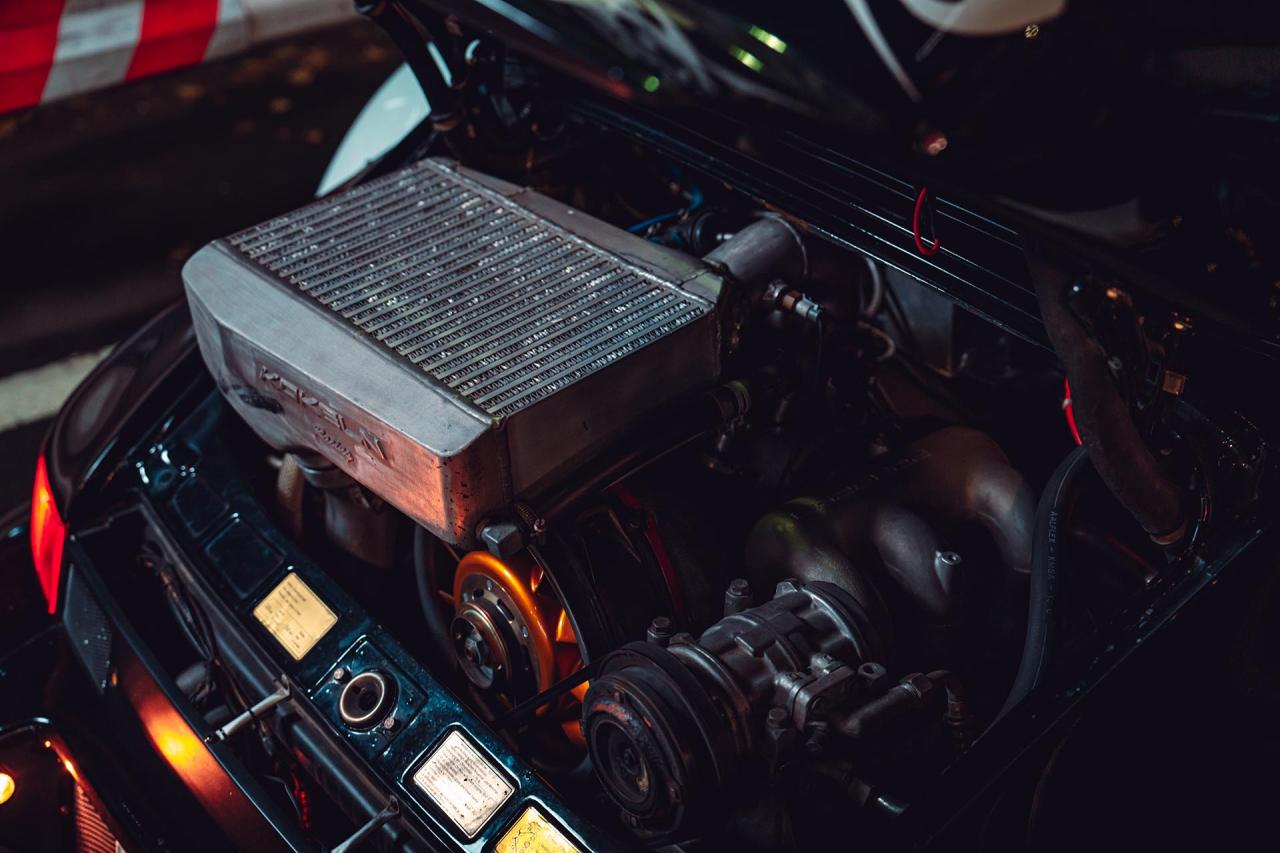 Porsche 911 930 Turbo RWB Baphomet is een duivel op wielen