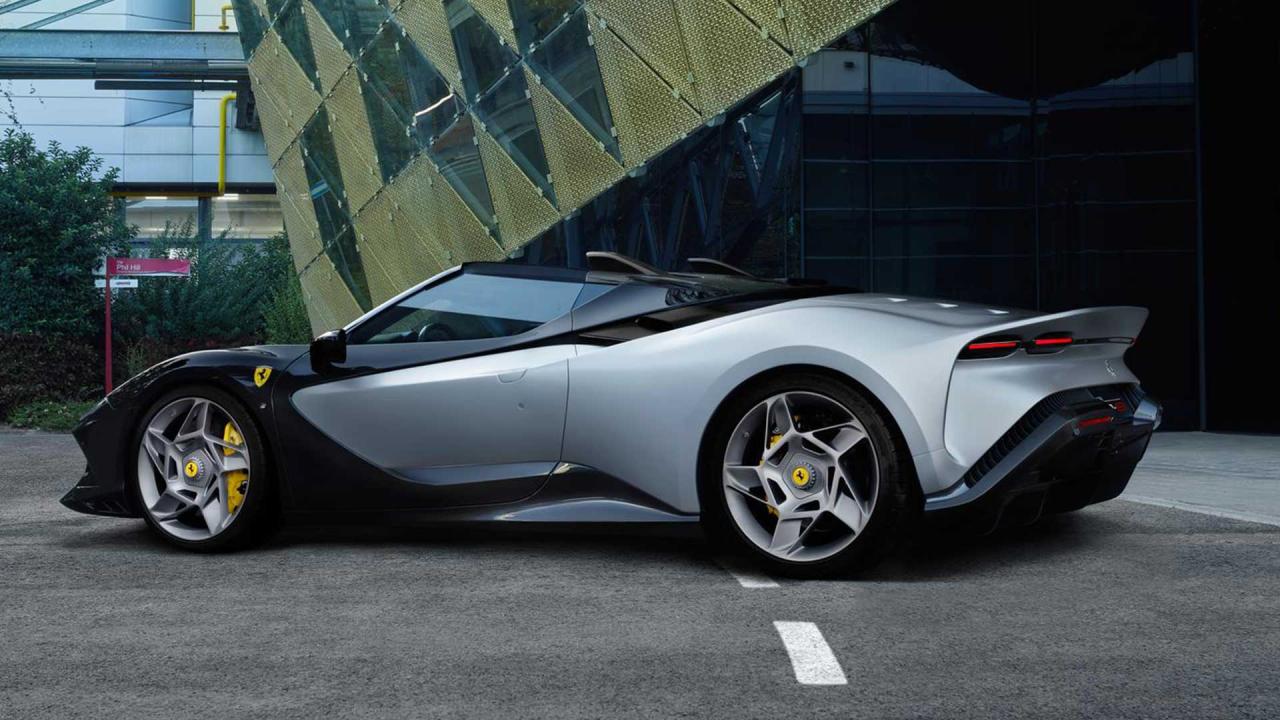 De Ferrari SP-8 is een heerlijke one-off roadster met twin-turbo V8 ...