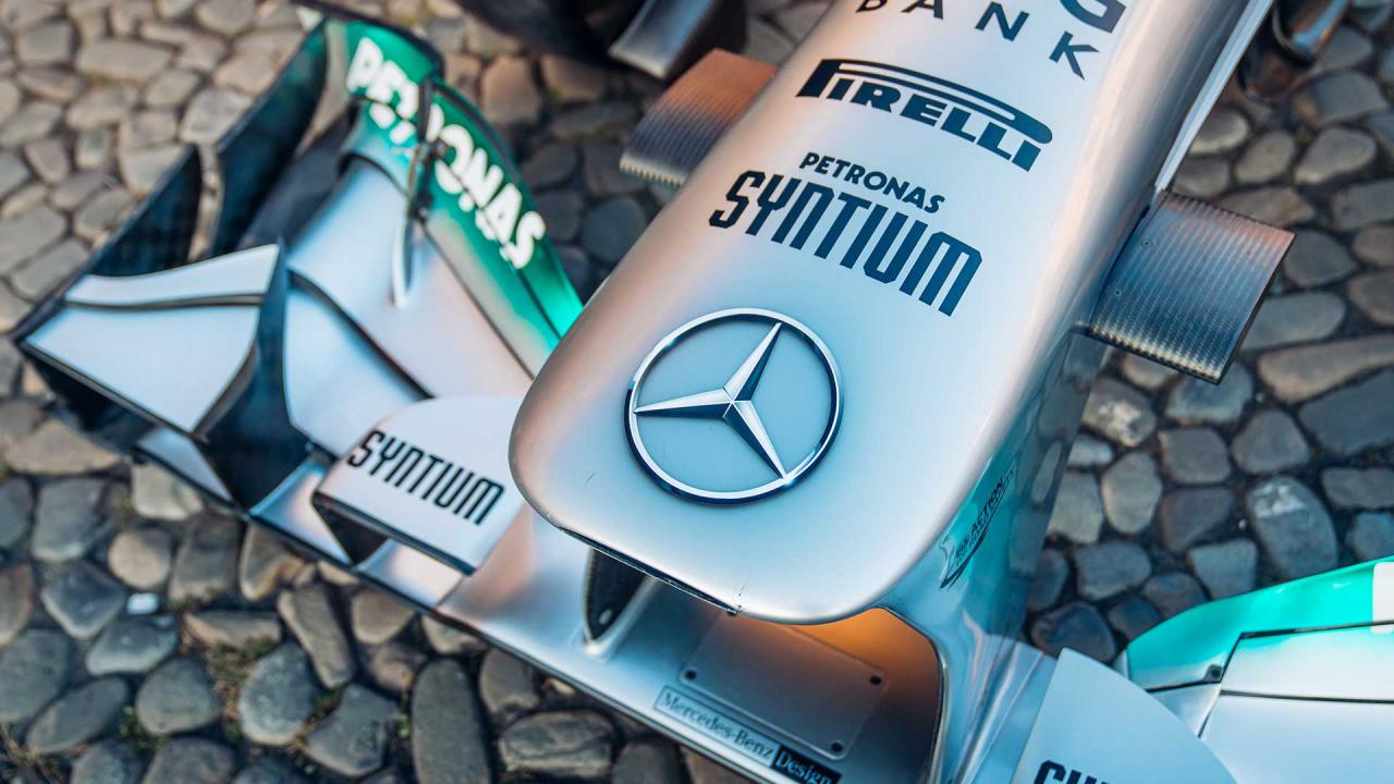 De eerste Mercedes F1-auto (met V8!) van Hamilton kan van jou zijn ...