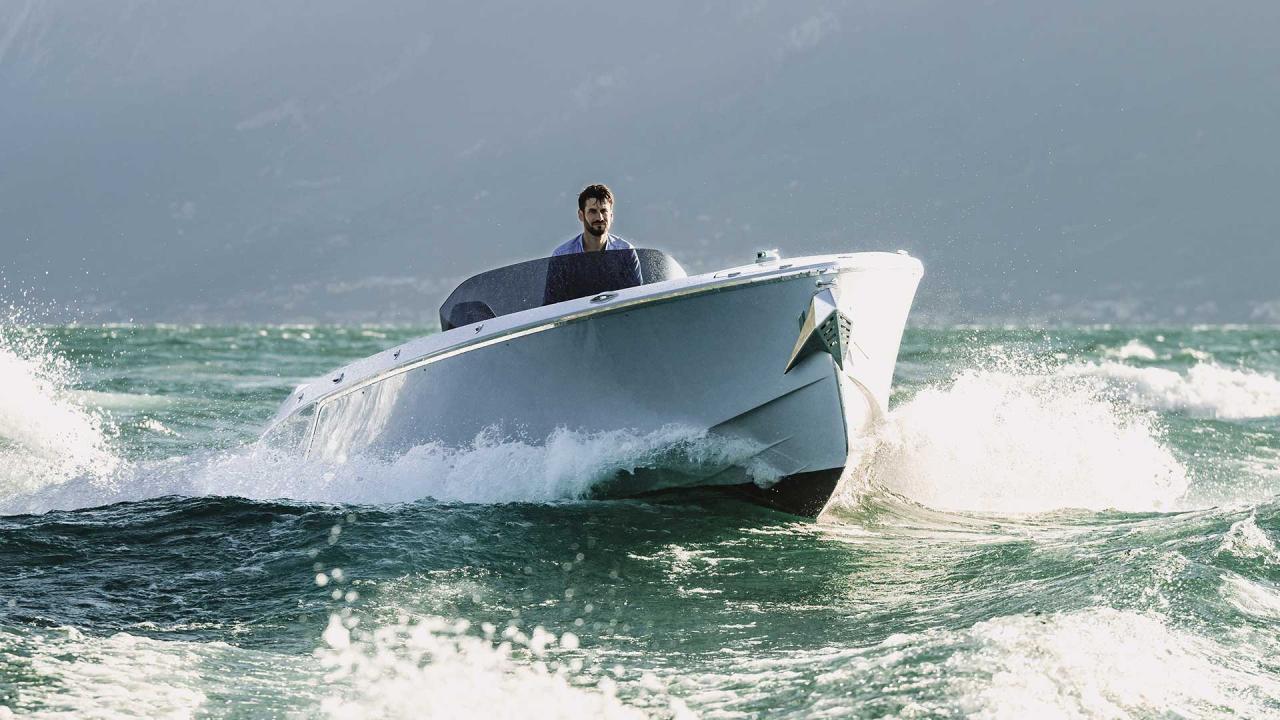 Porsche bouwt een elektrische boot van ruim een half miljoen euro - TopGear