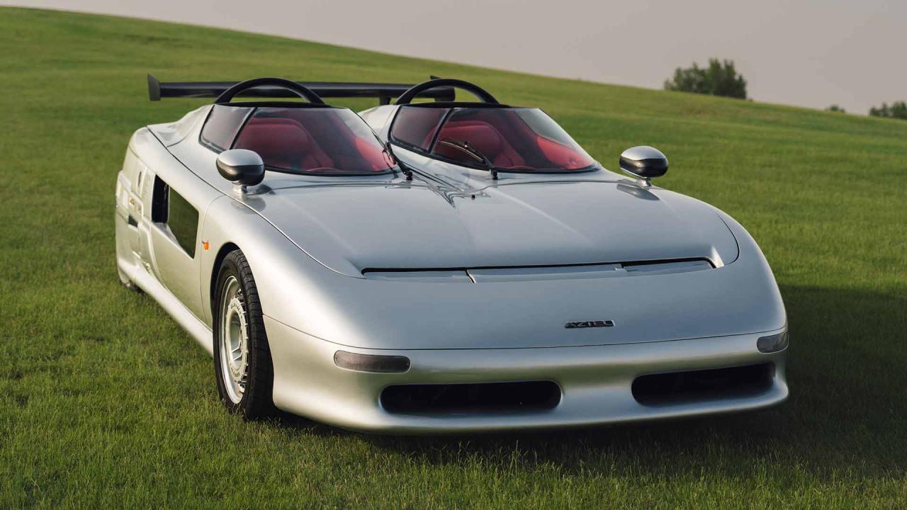 Italdesign Aztec Barchetta is een auto met twee sturen - TopGear