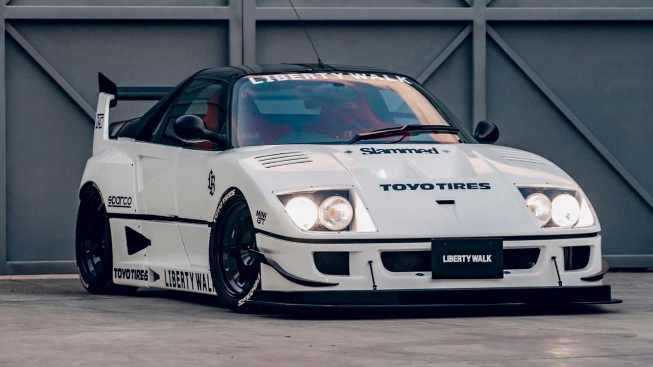 Deze neppe 'Ferrari F40' is eigenlijk een Autozam AZ-1