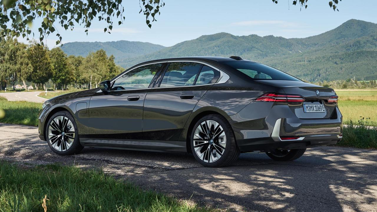 BMW 520i review (2024) - TopGear