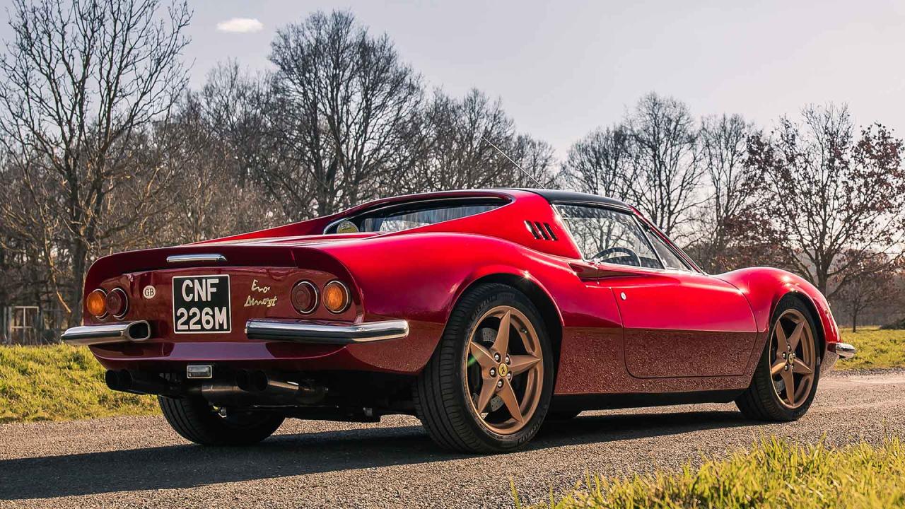 Hoe rijdt een Ferrari Dino restomod met modernere V8? - TopGear