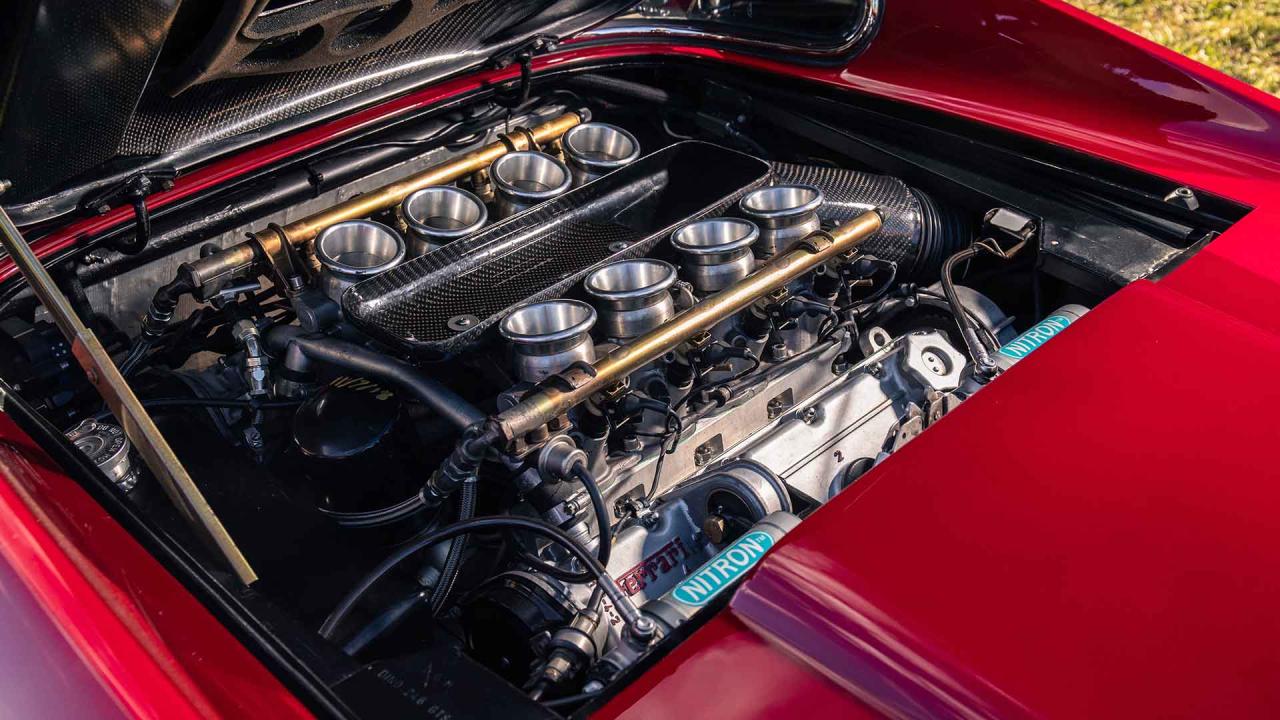 Hoe rijdt een Ferrari Dino restomod met modernere V8? - TopGear