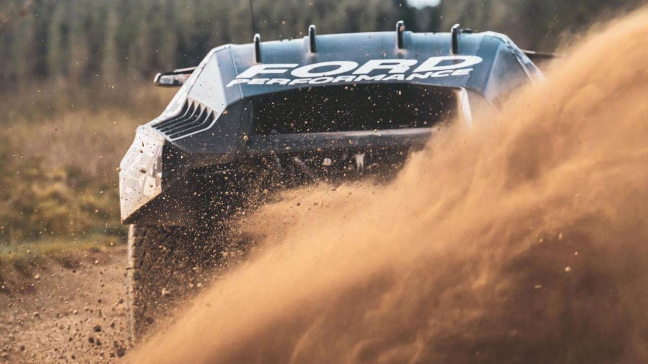 Carlos Sainz senior gaat Dakar Rally van 2025 rijden voor Ford - TopGear