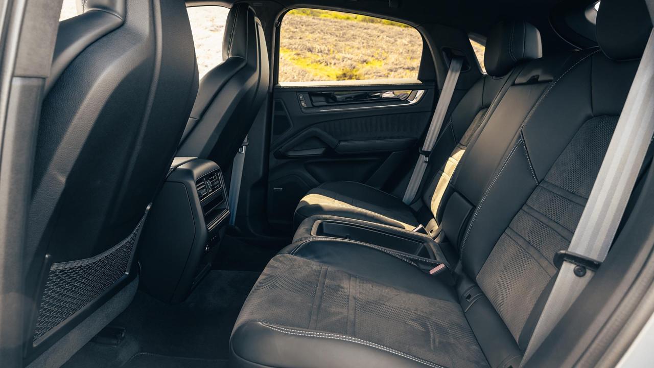 Lotus Eletre R vs Porsche Cayenne Turbo E-Hybrid (review)