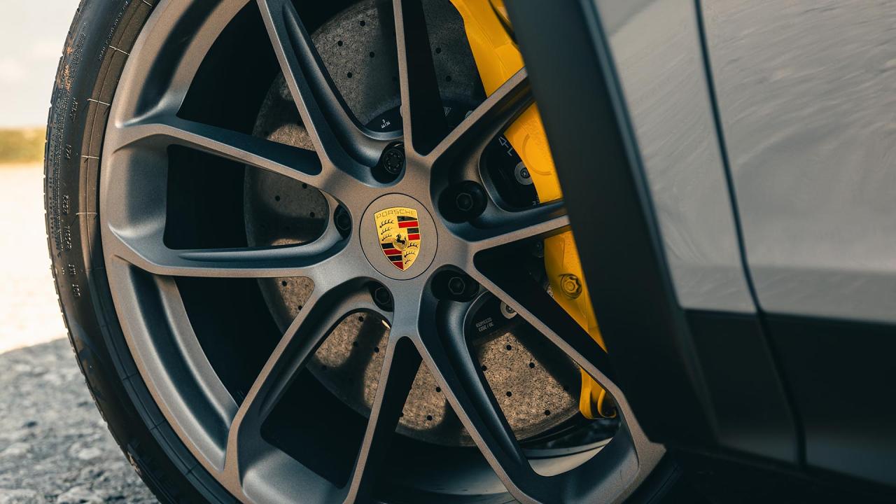 Lotus Eletre R vs Porsche Cayenne Turbo E-Hybrid (review)