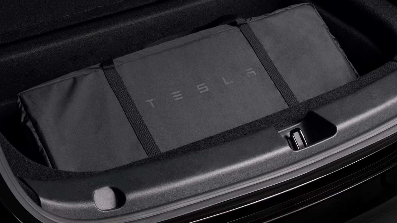 Je kan nu een dutje doen op een matras in de Tesla Model Y - TopGear