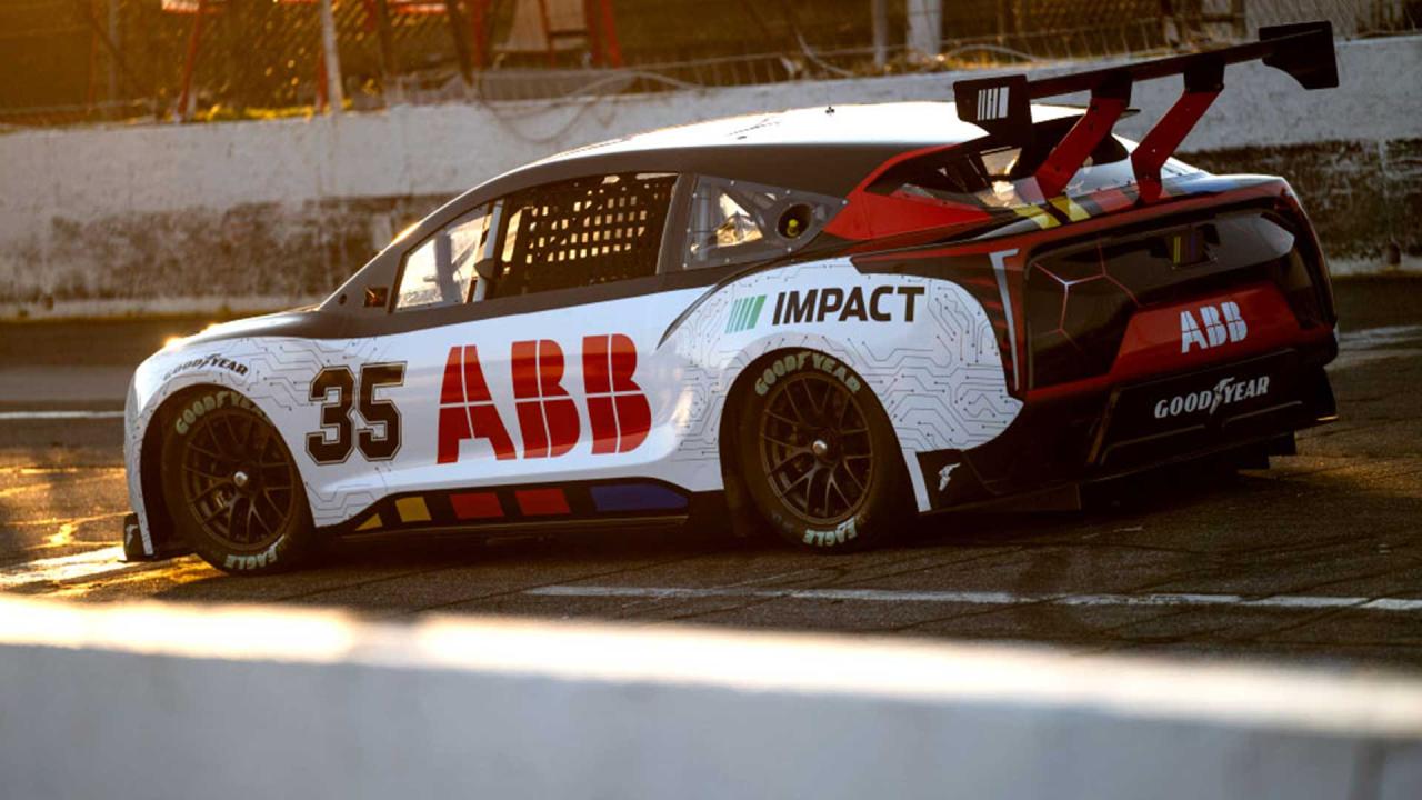 NASCAR toont elektrisch crossover-prototype met ruim 1.300 pk - TopGear