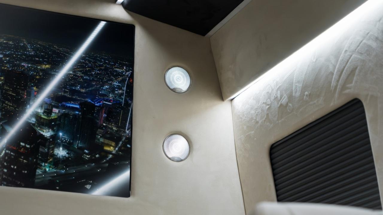 Clive Sutton First Class Sprinter: 275 mille aan pure luxe-bus